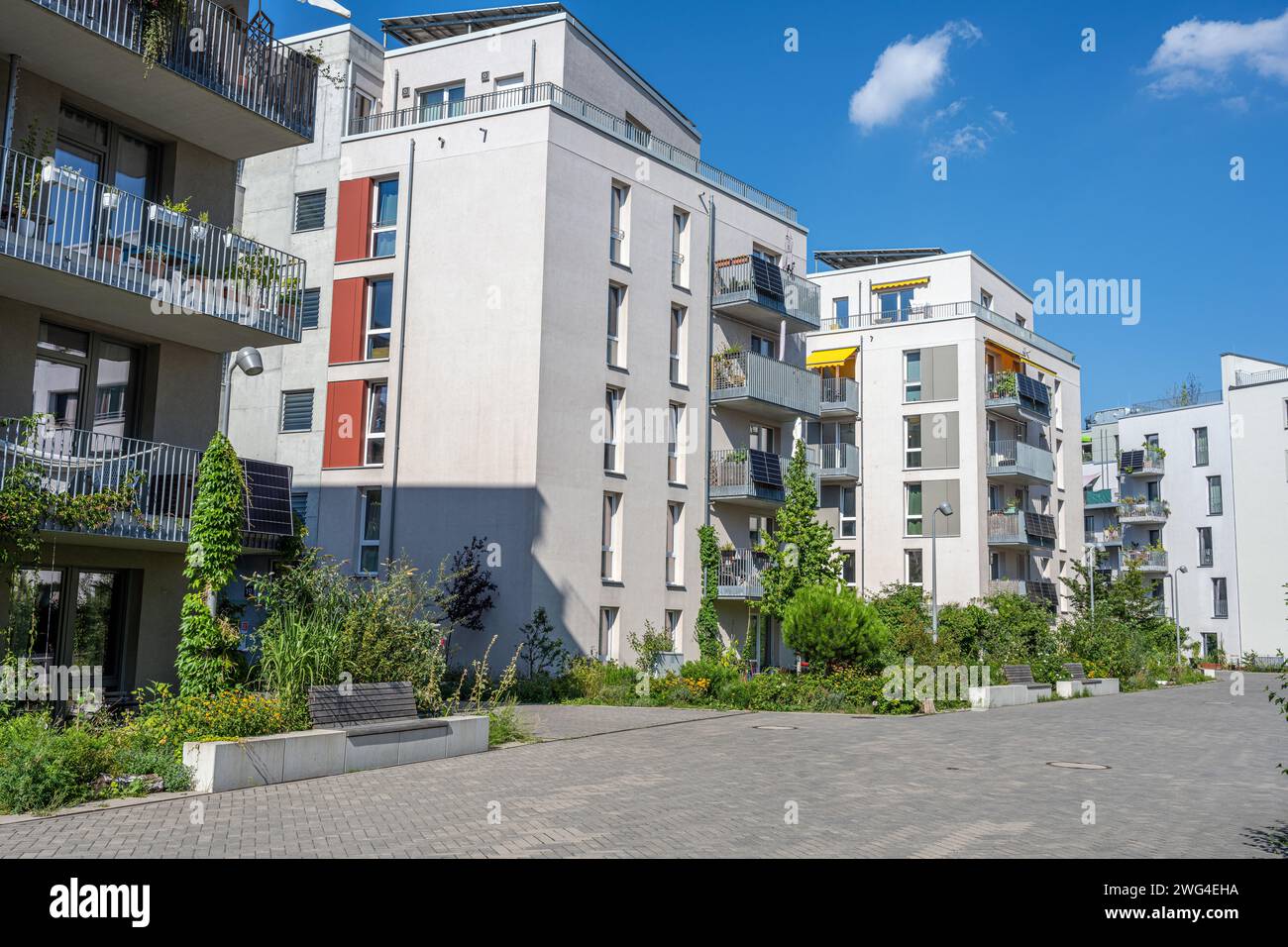 Modern apartment buildings in a housing development area in Berlin ...
