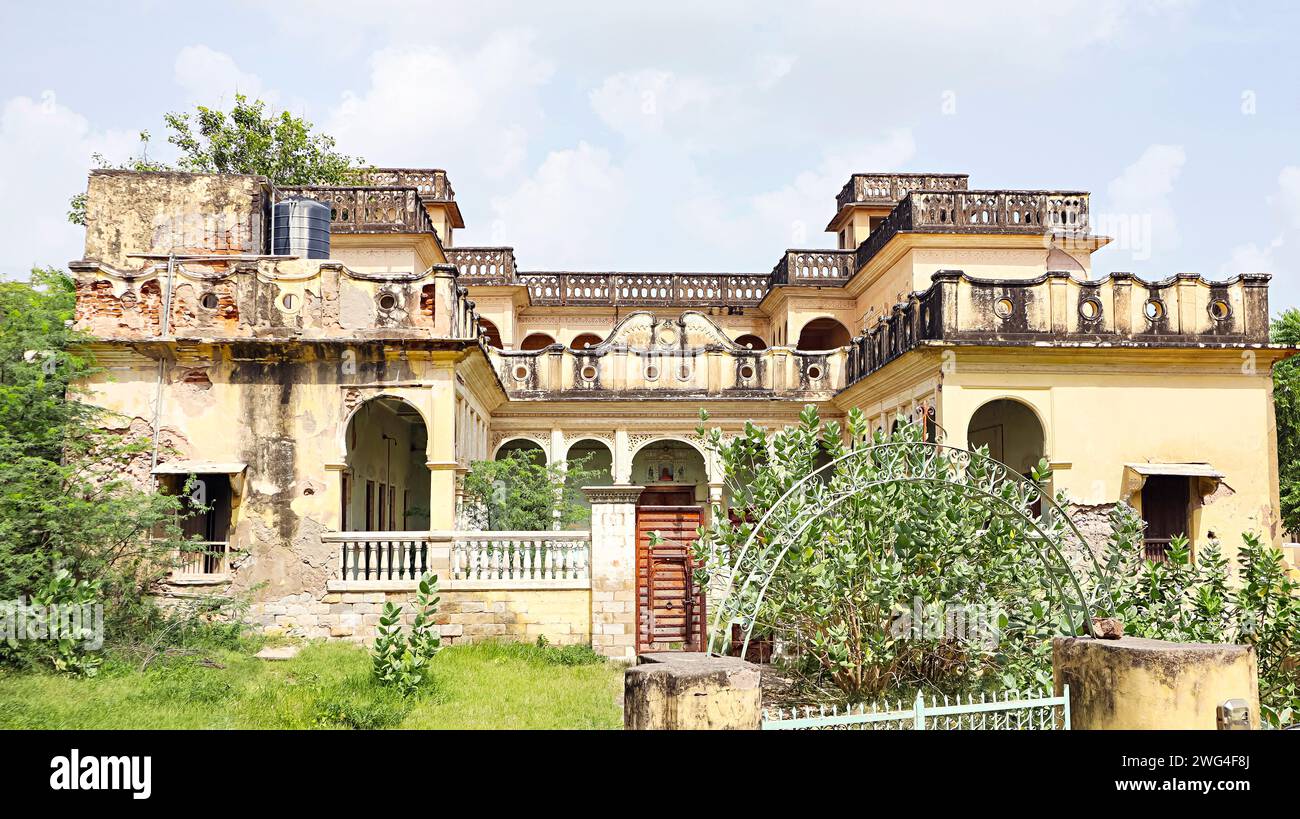 Abandoned Haveli in Mandawa, Jhunjhunu, Rajasthan, India Stock Photo ...