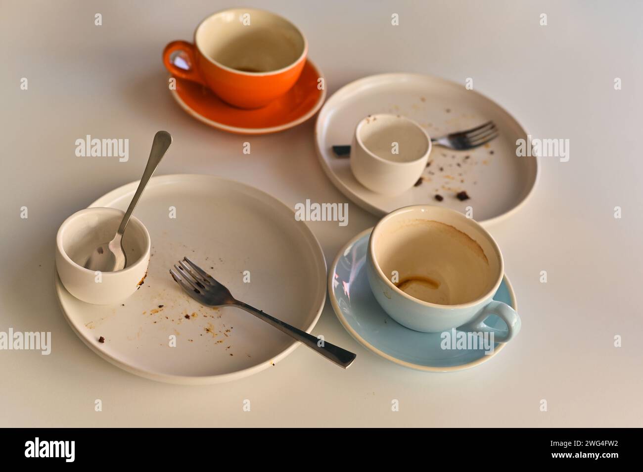 Dirty lunch table stack hi-res stock photography and images - Alamy