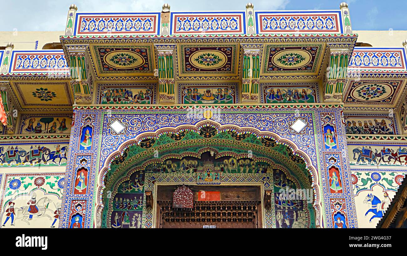 Decorated Entrance and Paintings of the Chokhani Haveli, Mandawa ...