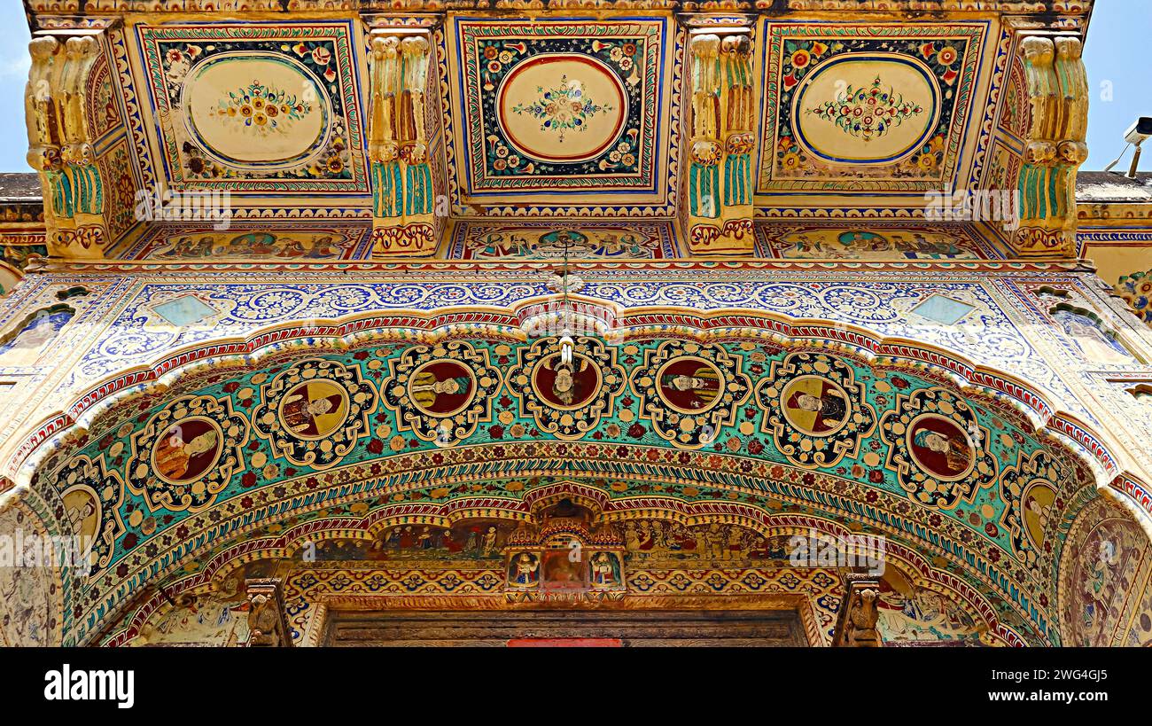 Portraits Painting on the entrance ceiling of Chokhani Double Haveli ...