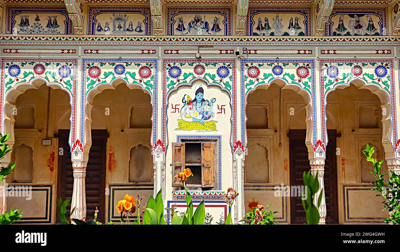Painted walls and portrait of Lord Shiva on the Chokhani Double Haveli ...
