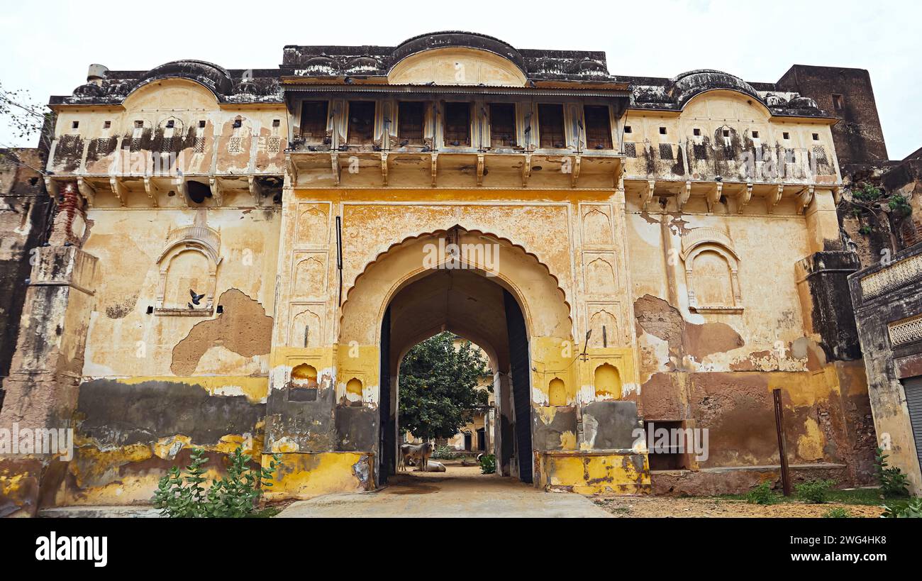 Ruined Entrance of Jhunjhunu Fort, Rajasthan, India Stock Photo - Alamy