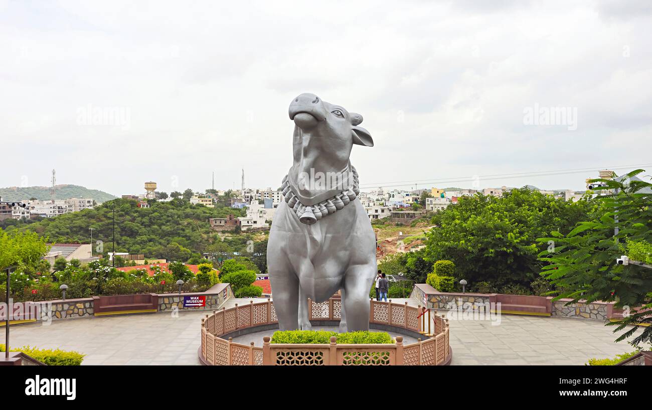 INDIA, RAJASTHAN, NATHDWARA, August 2023, Tourist with Statue of Nandi ...
