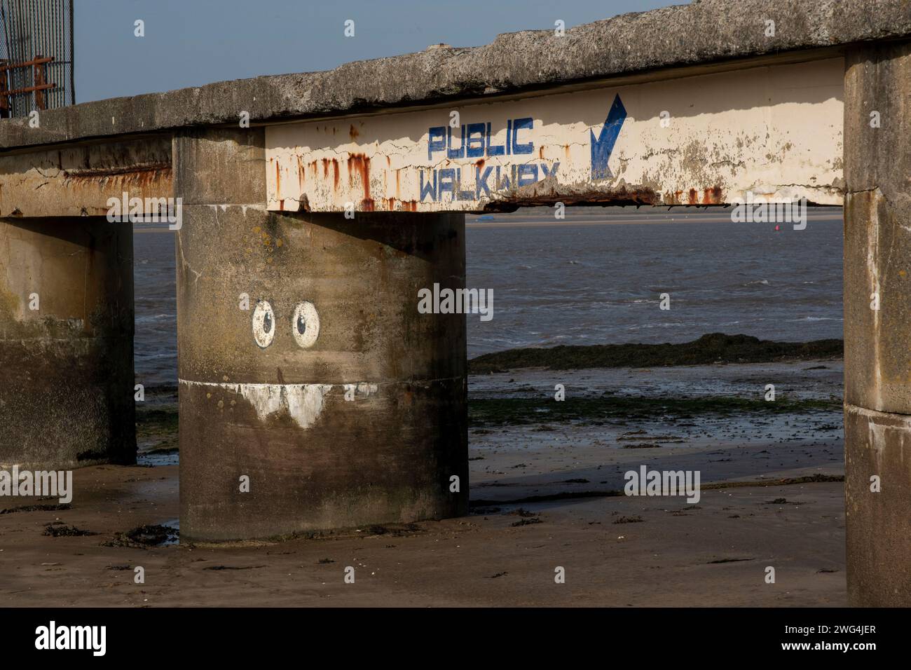 Face under bridge hi-res stock photography and images - Alamy