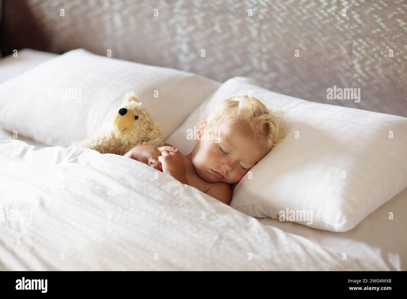 Child nap hi-res stock photography and images - Alamy
