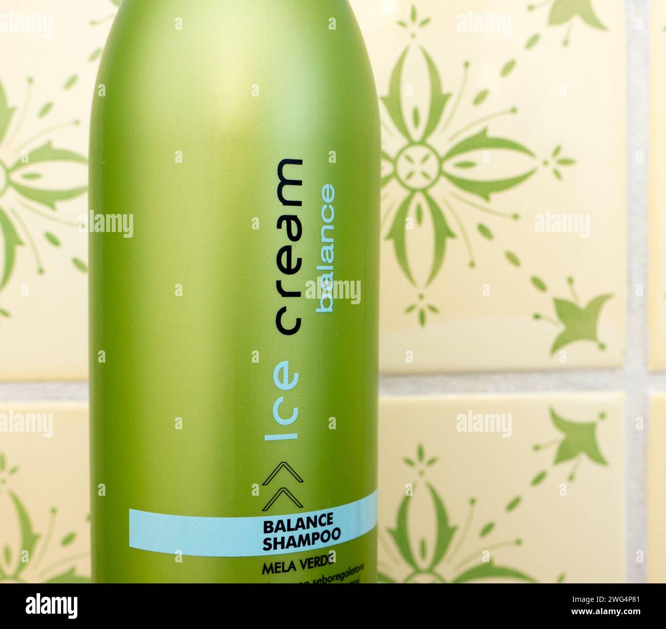 Balance ice cream hi-res stock photography and images - Alamy