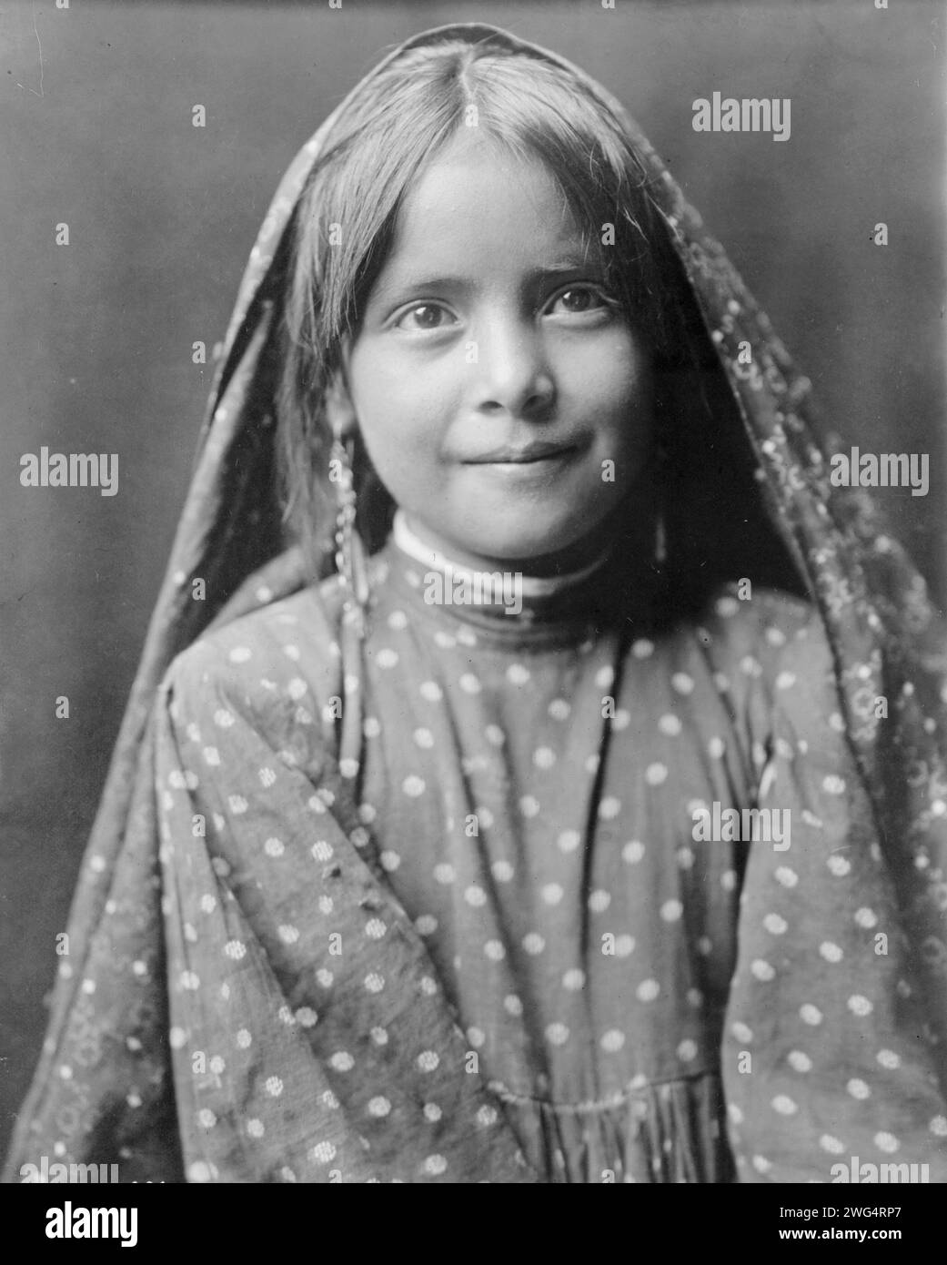 Cohit Songwi, c1905. Head-and-shoulders portrait of Tewa girl Stock ...