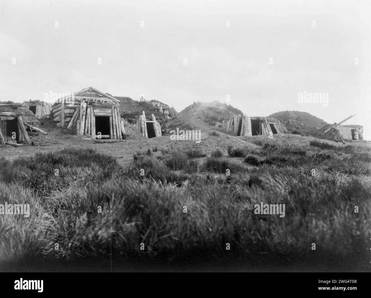Indigenous home alaska Black and White Stock Photos & Images - Alamy