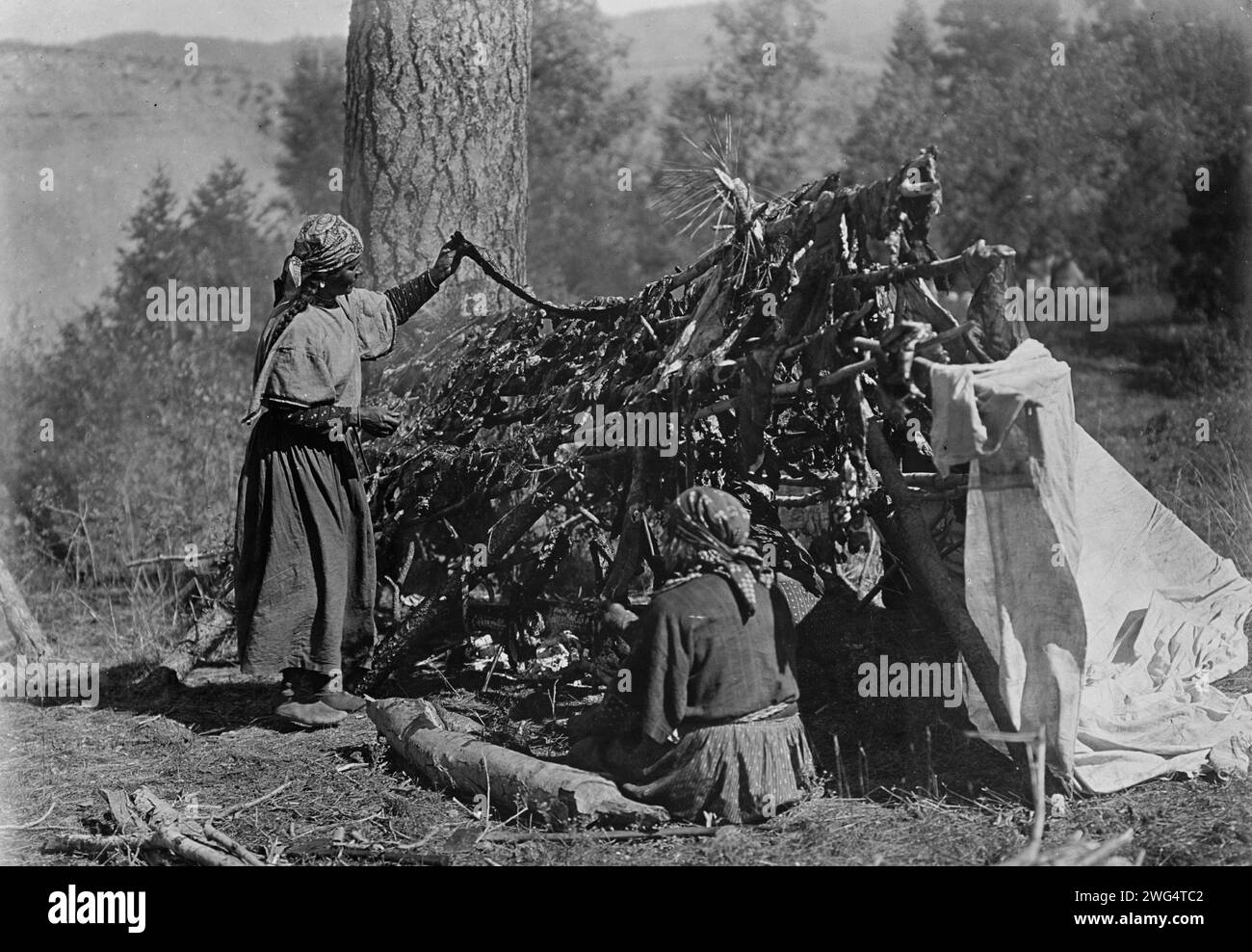 Salish women hi-res stock photography and images - Alamy