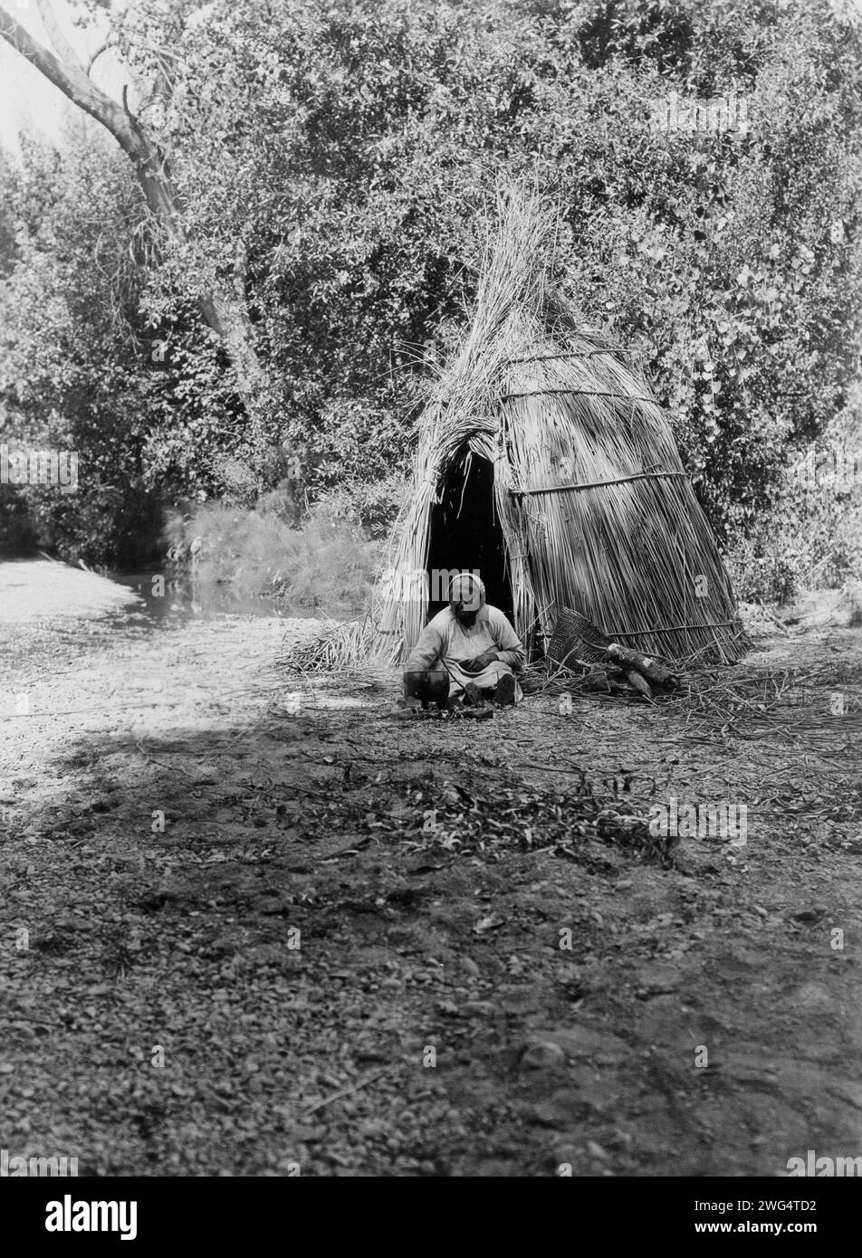 Native american cooking pots hi-res stock photography and images - Alamy