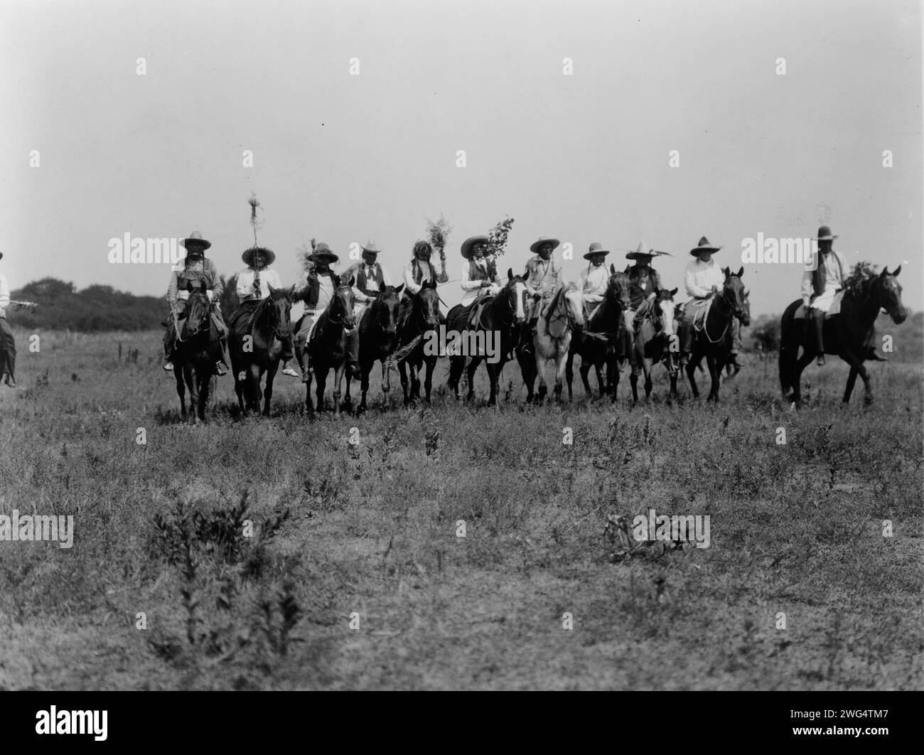 Native american sun dance ceremony hi-res stock photography and images ...