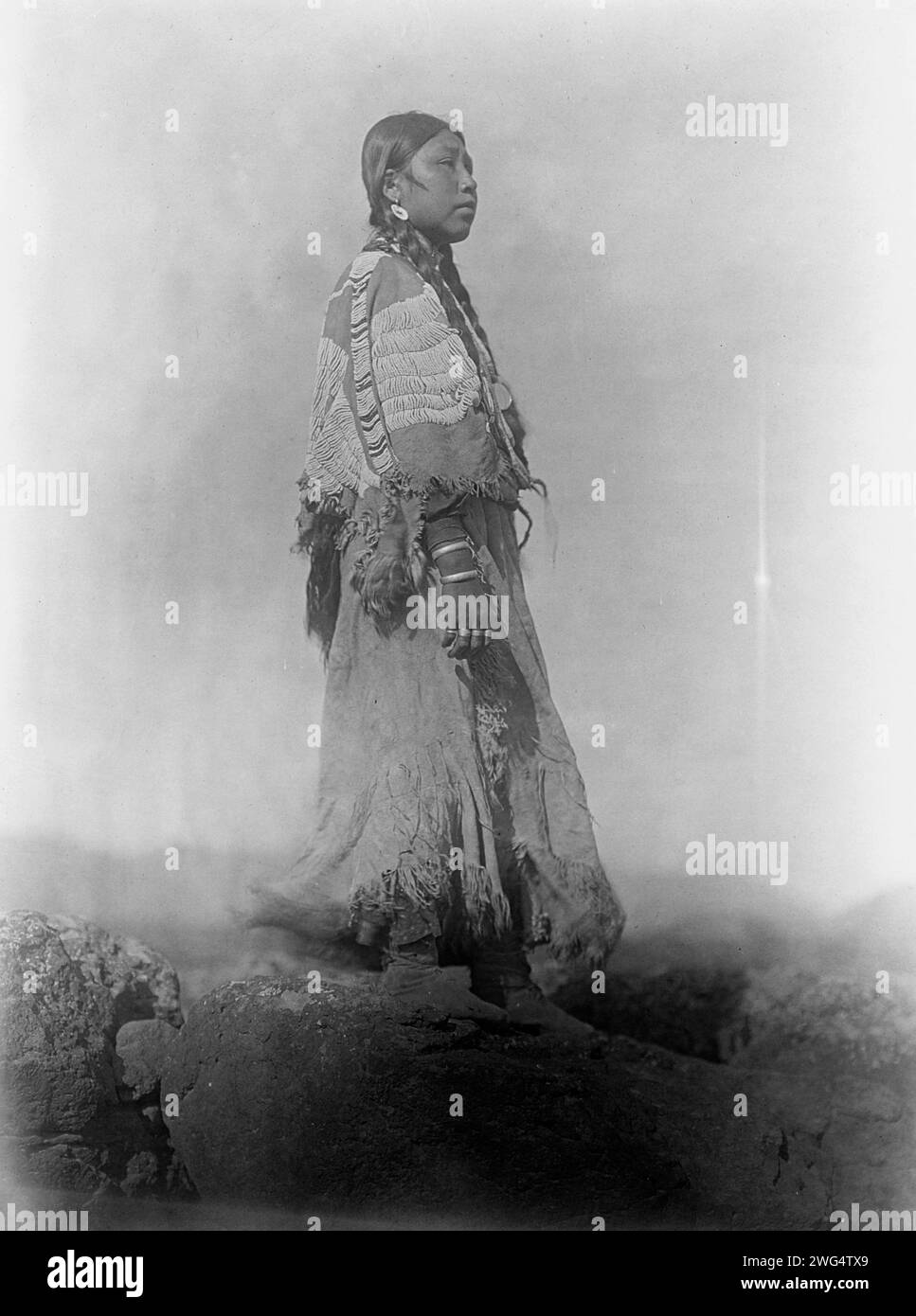 Indian women wearing traditional costume Black and White Stock Photos ...