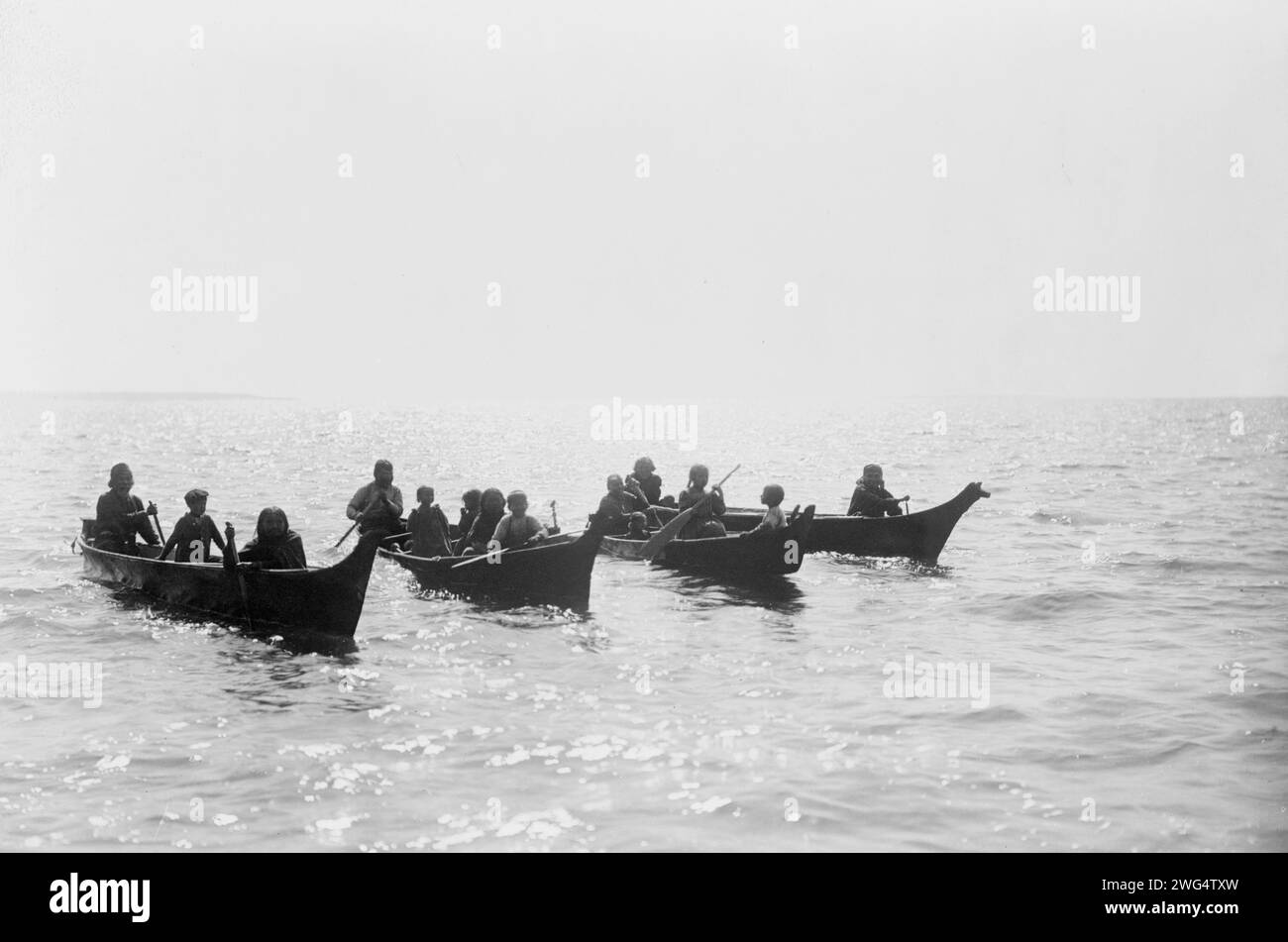 Native canoes Black and White Stock Photos & Images - Alamy