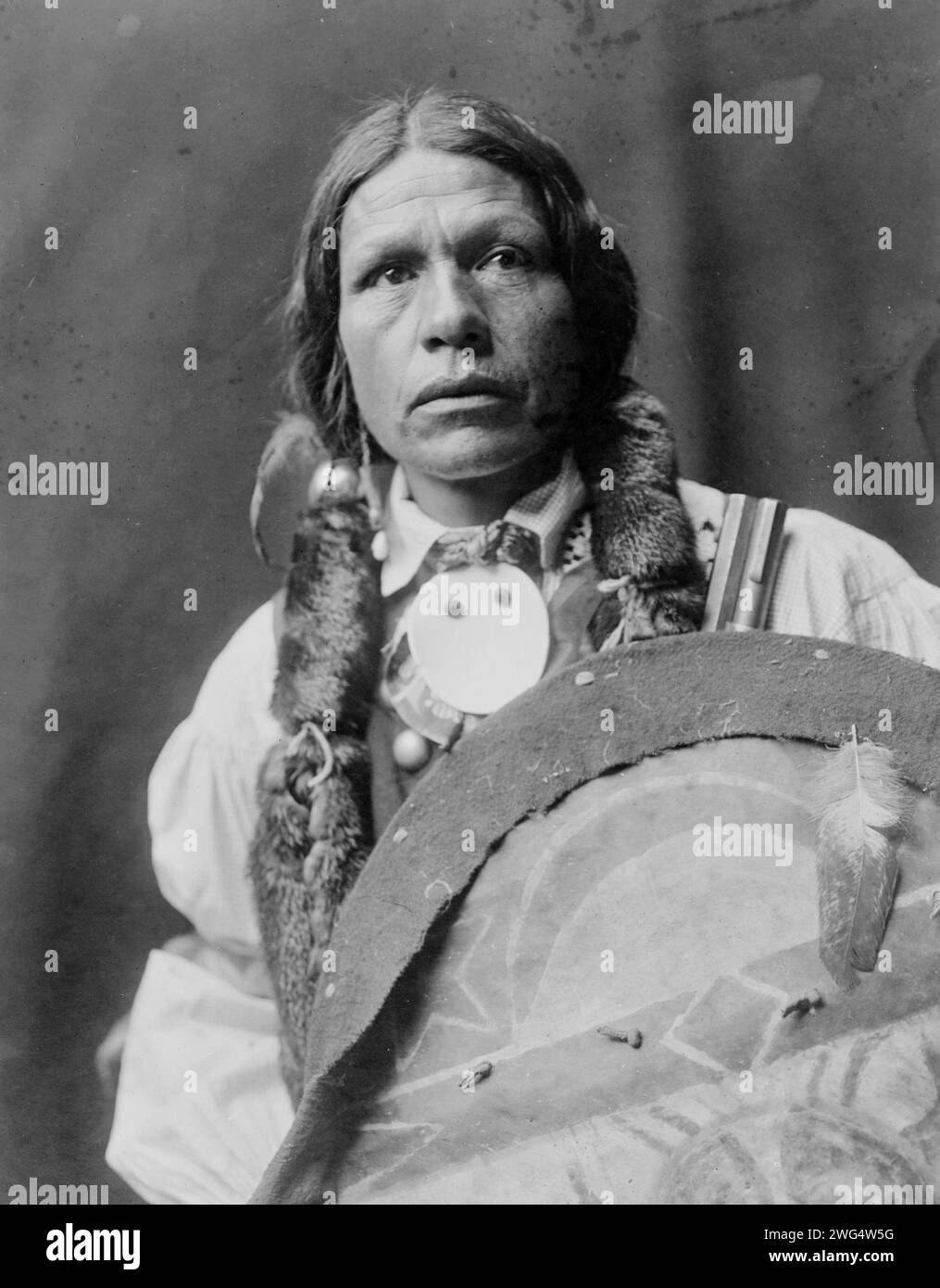 Native american buffalo shield hi-res stock photography and images - Alamy