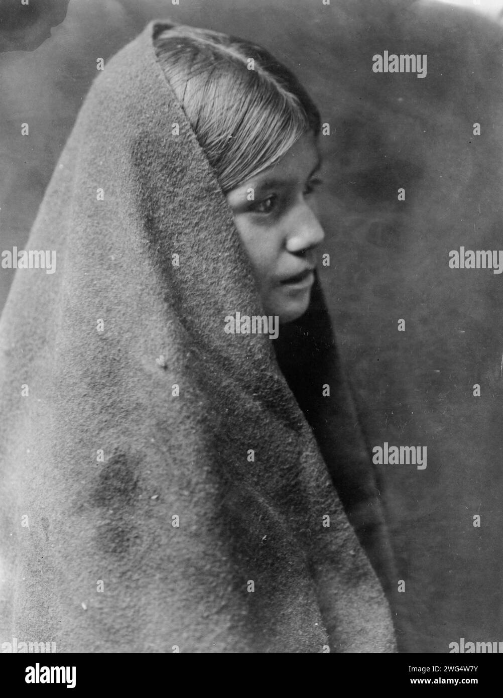 Pueblo girl blanket hi-res stock photography and images - Alamy