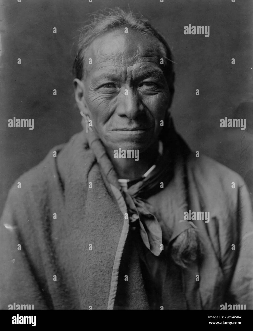 Pah Toi [B], c1905. Pah Toi (White Clay), Taos Indian, half-length ...