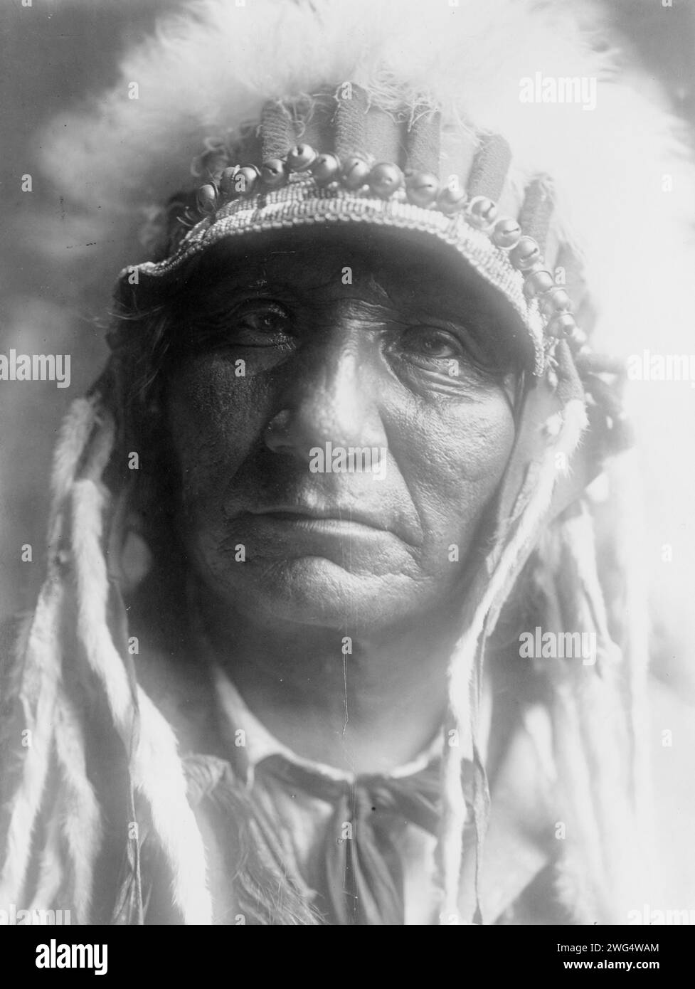 Edward curtis native american red hawk hi-res stock photography and ...