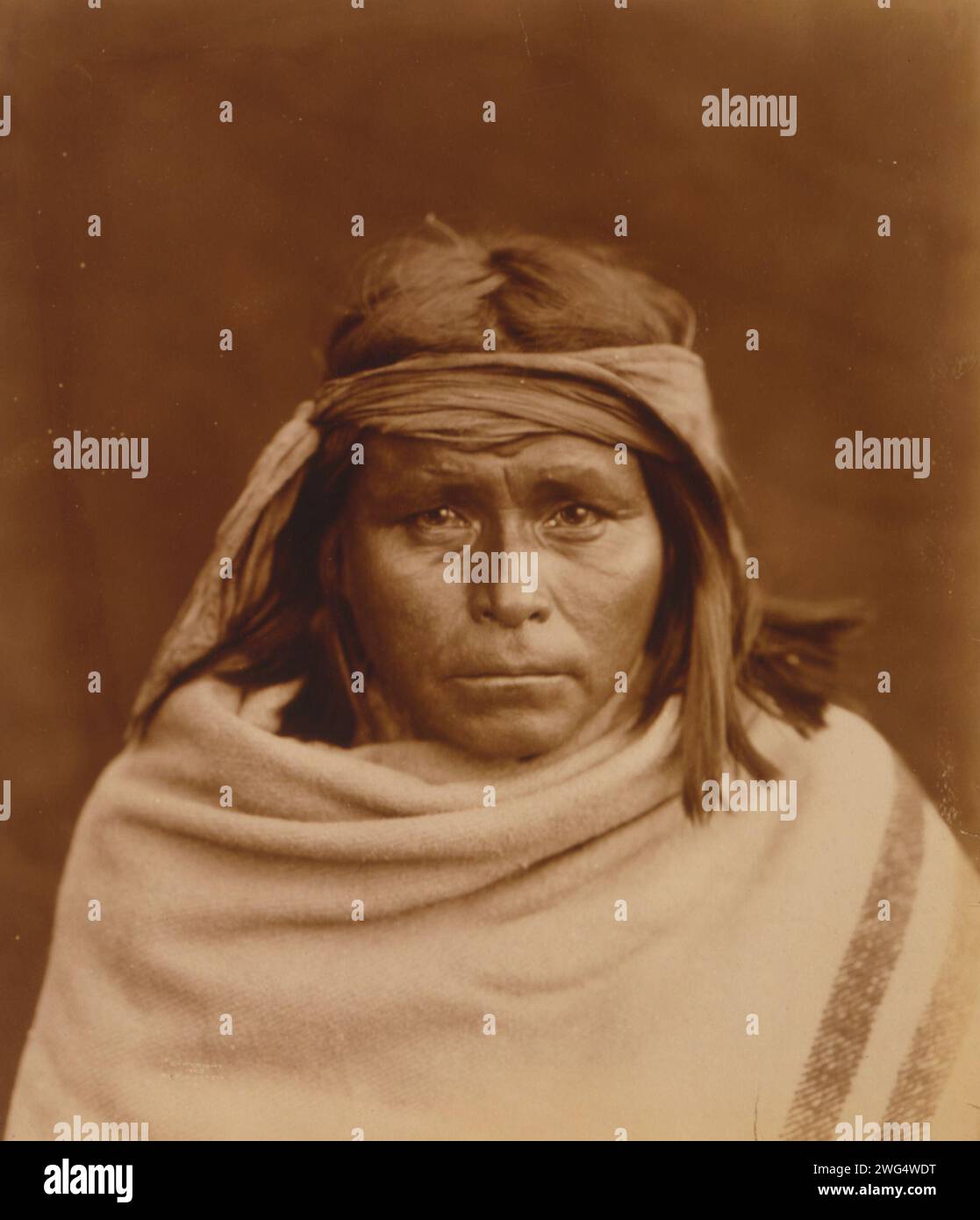 Tah-Lay, Apache? Indian, head-and-shoulders portrait, facing front ...