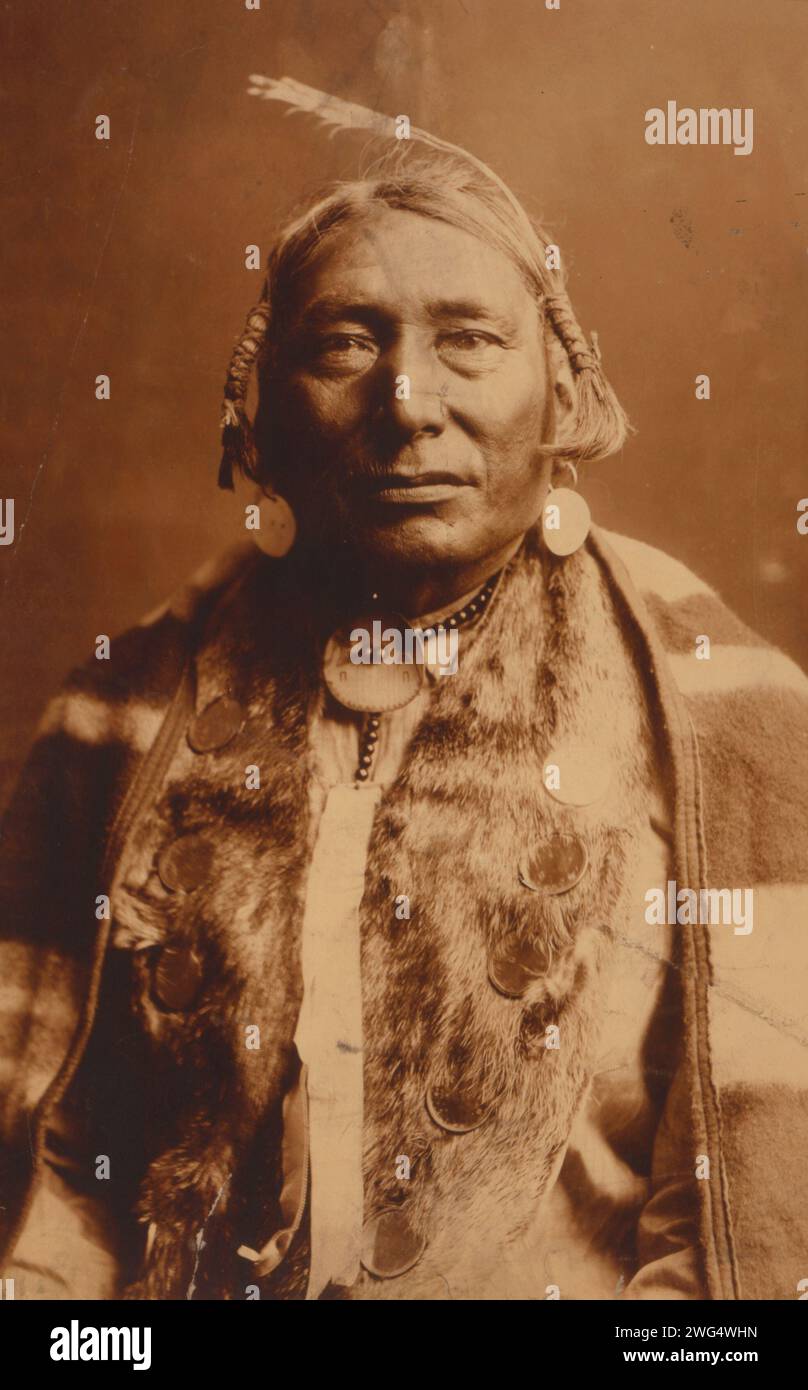 We-Ton, c1900. We-Ton, half-length portrait, facing front Stock Photo ...