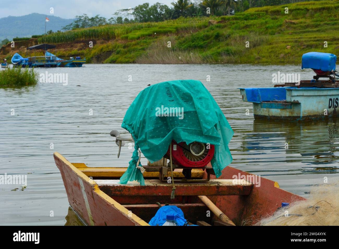 Male deckhand boat hi-res stock photography and images - Alamy