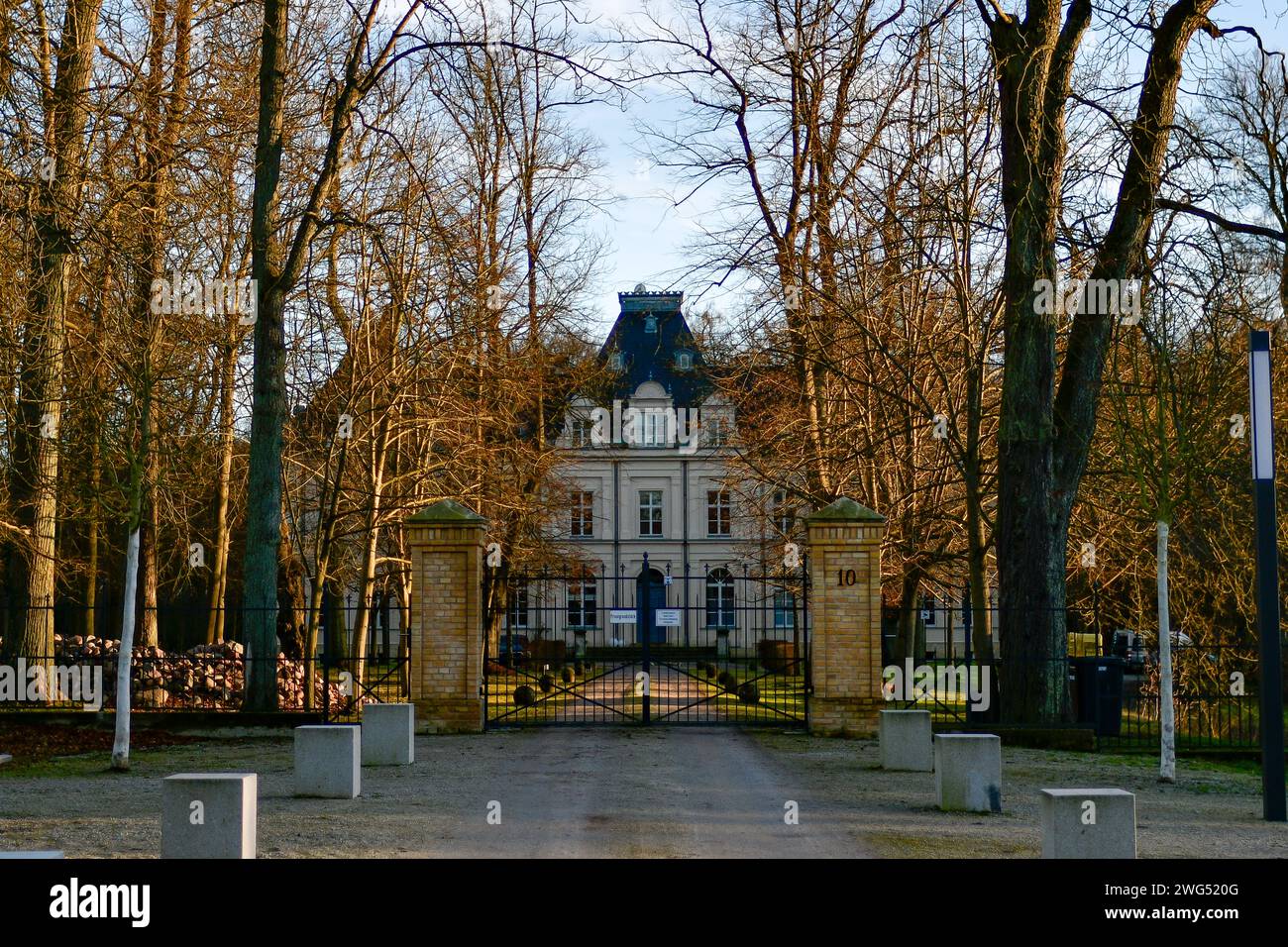 Blick am 28. Januar 2024 auf Schloss Lanke in Brandenburg. Foto ...