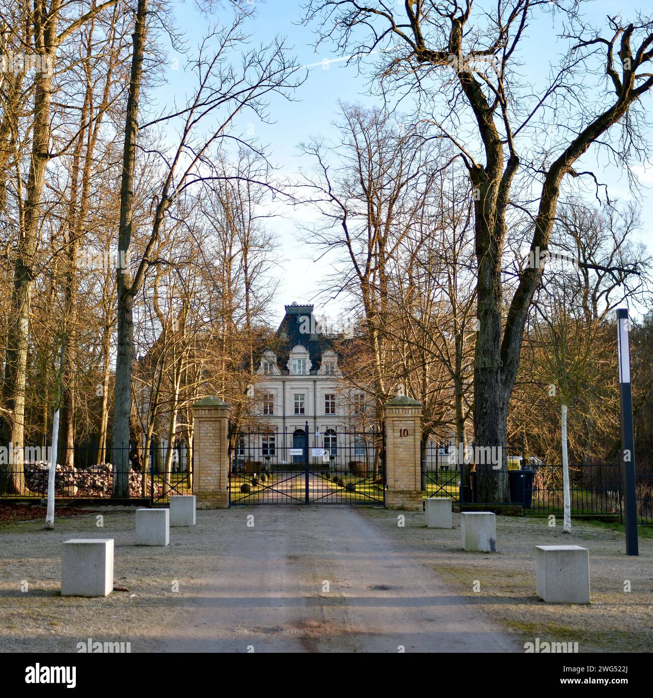 Blick am 28. Januar 2024 auf Schloss Lanke in Brandenburg. Foto ...