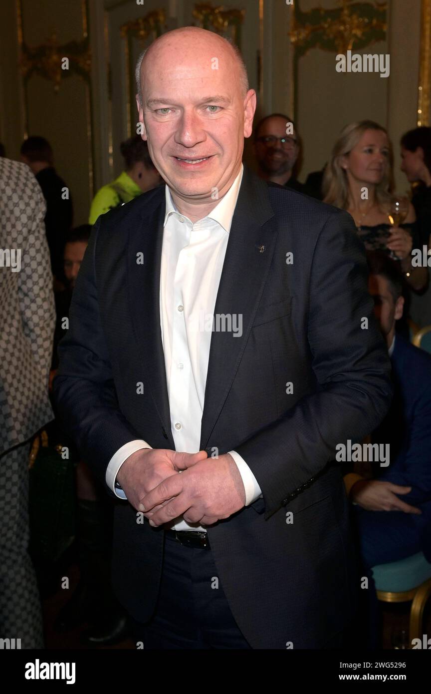 Kai Wegner bei der Harald Glööckler Pompöös Iconic Couture Show im ...