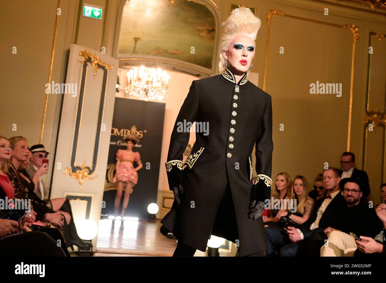 Model bei der Harald Glööckler Pompöös Iconic Couture Show im ...