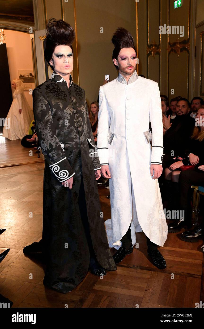 Models bei der Harald Glööckler Pompöös Iconic Couture Show im ...