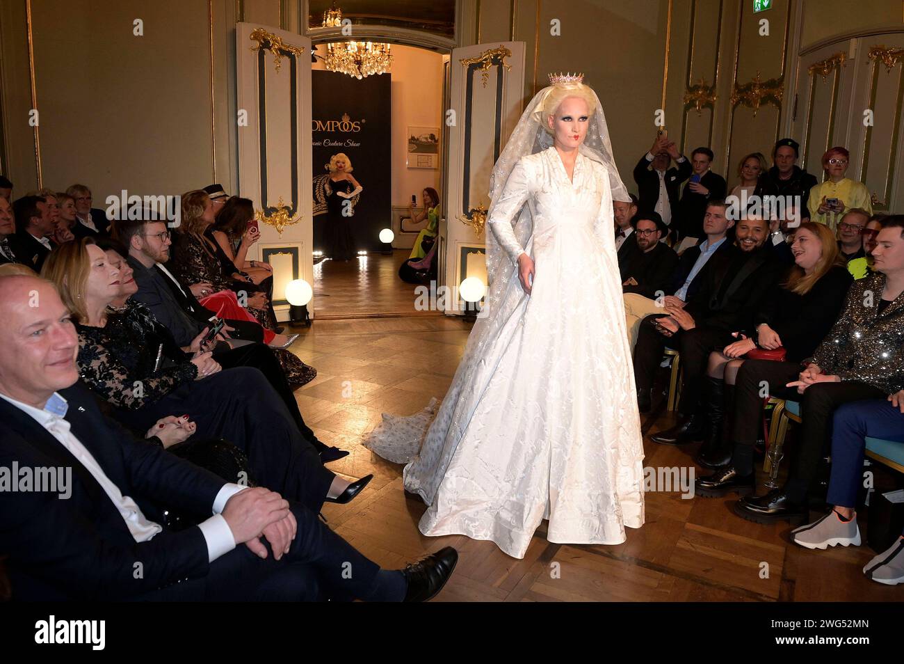Model bei der Harald Glööckler Pompöös Iconic Couture Show im ...
