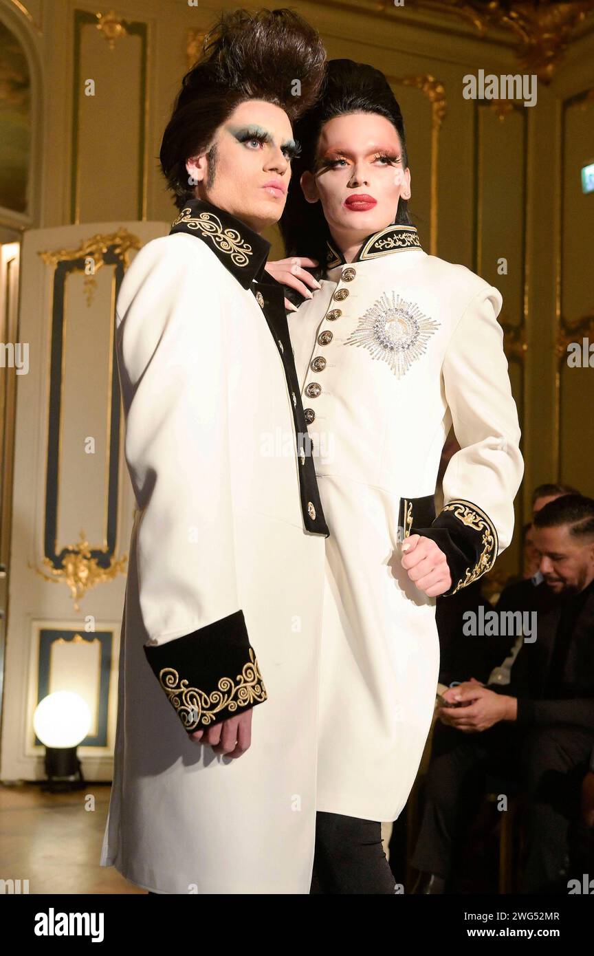 Model bei der Harald Glööckler Pompöös Iconic Couture Show im ...