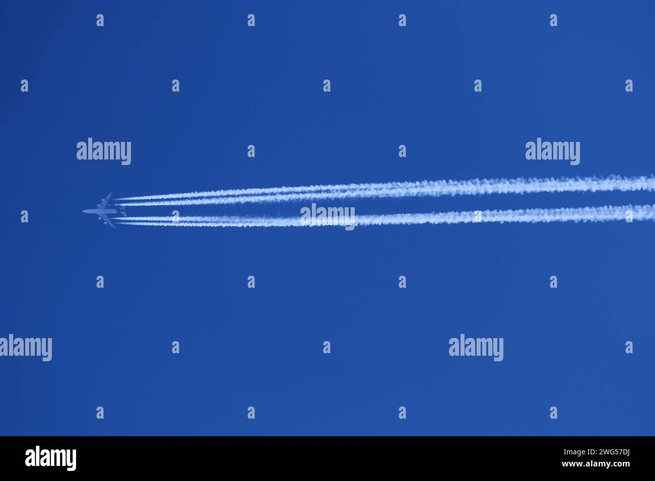 airplane in the blue sky, contrail Stock Photo - Alamy