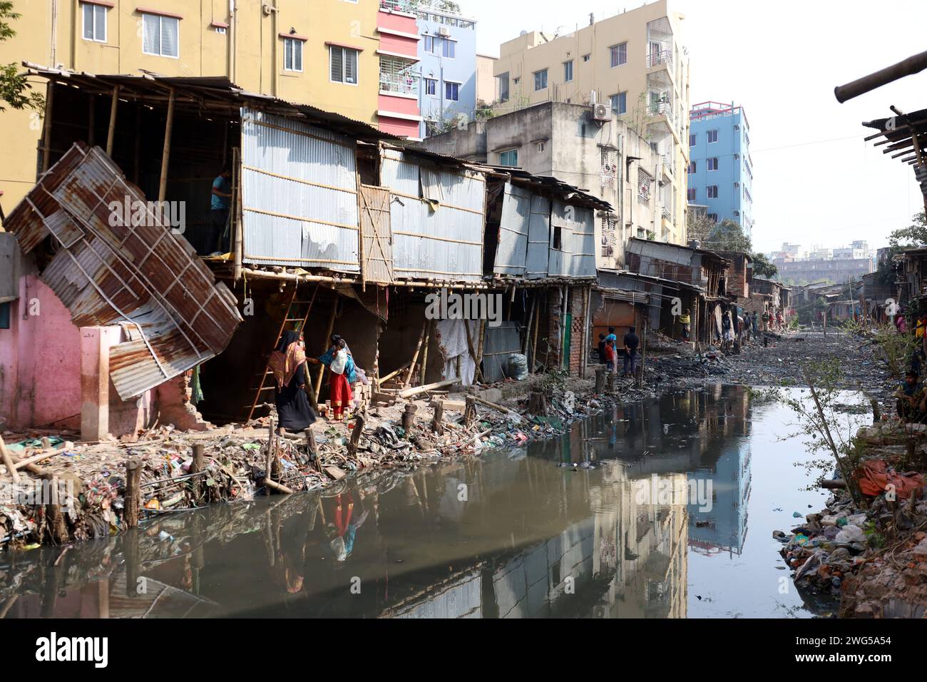 Slums paris hi-res stock photography and images - Alamy