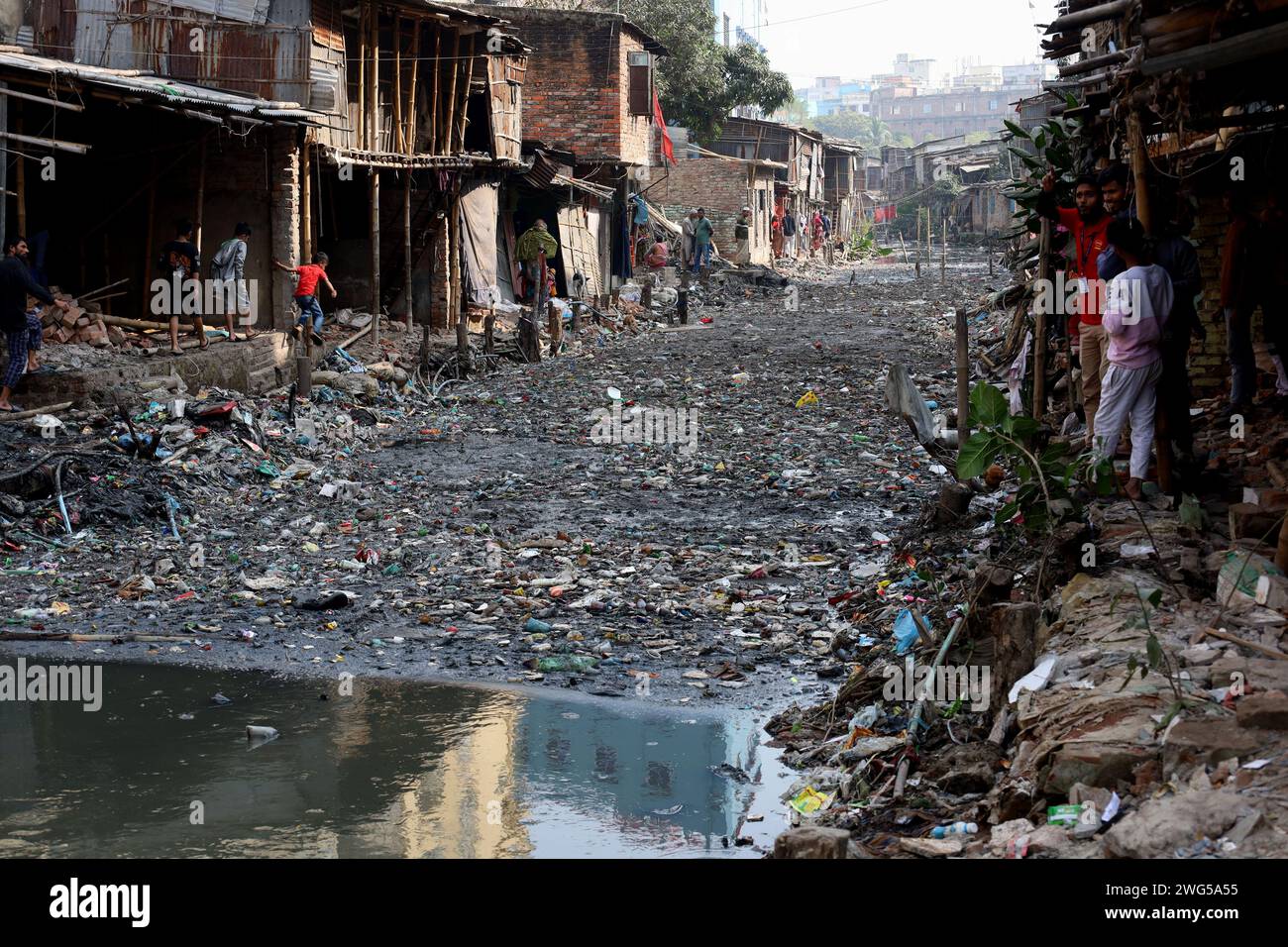 Slums paris hi-res stock photography and images - Alamy