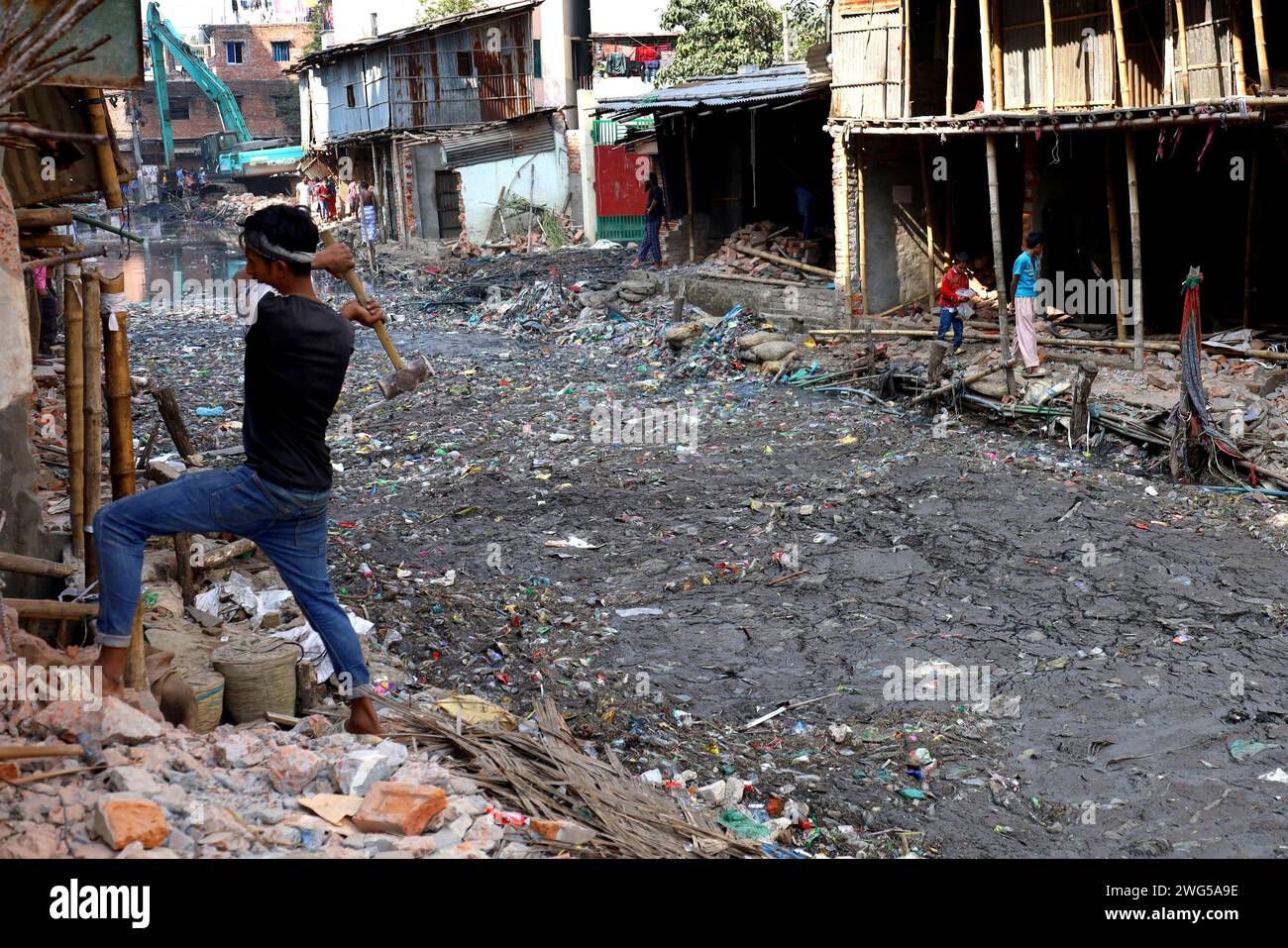Slums paris hi-res stock photography and images - Alamy