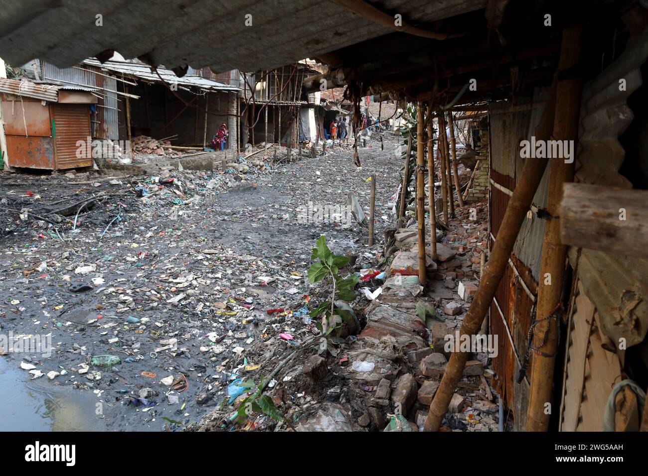Slums paris hi-res stock photography and images - Alamy