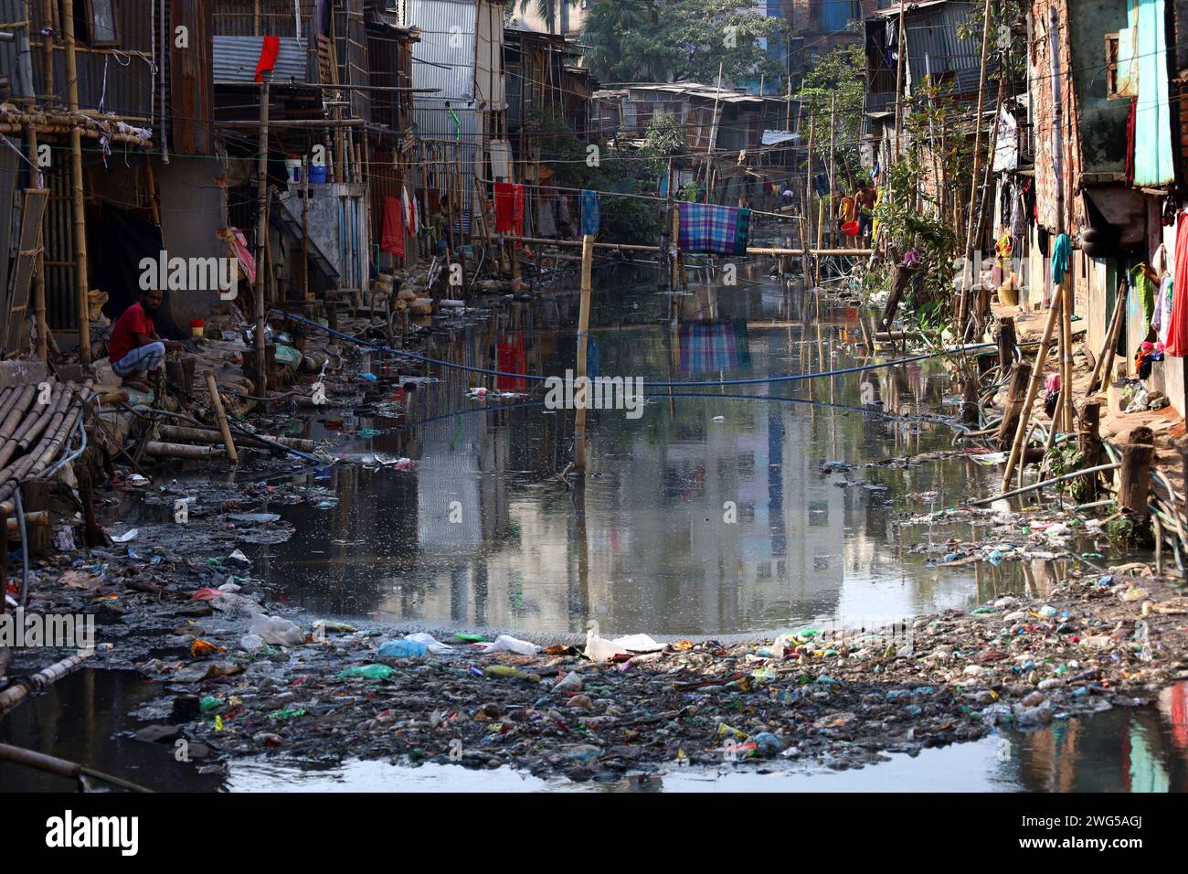 Slums paris hi-res stock photography and images - Alamy