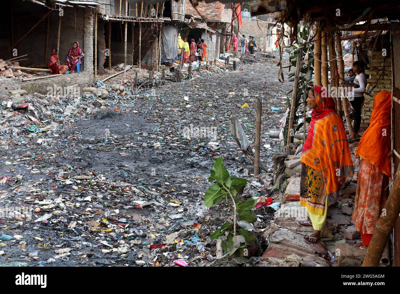 Slums paris hi-res stock photography and images - Alamy