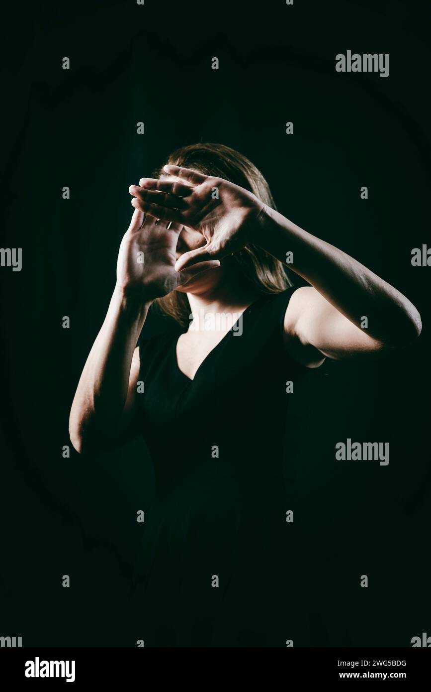 Scared woman and dark shadow hi-res stock photography and images - Alamy