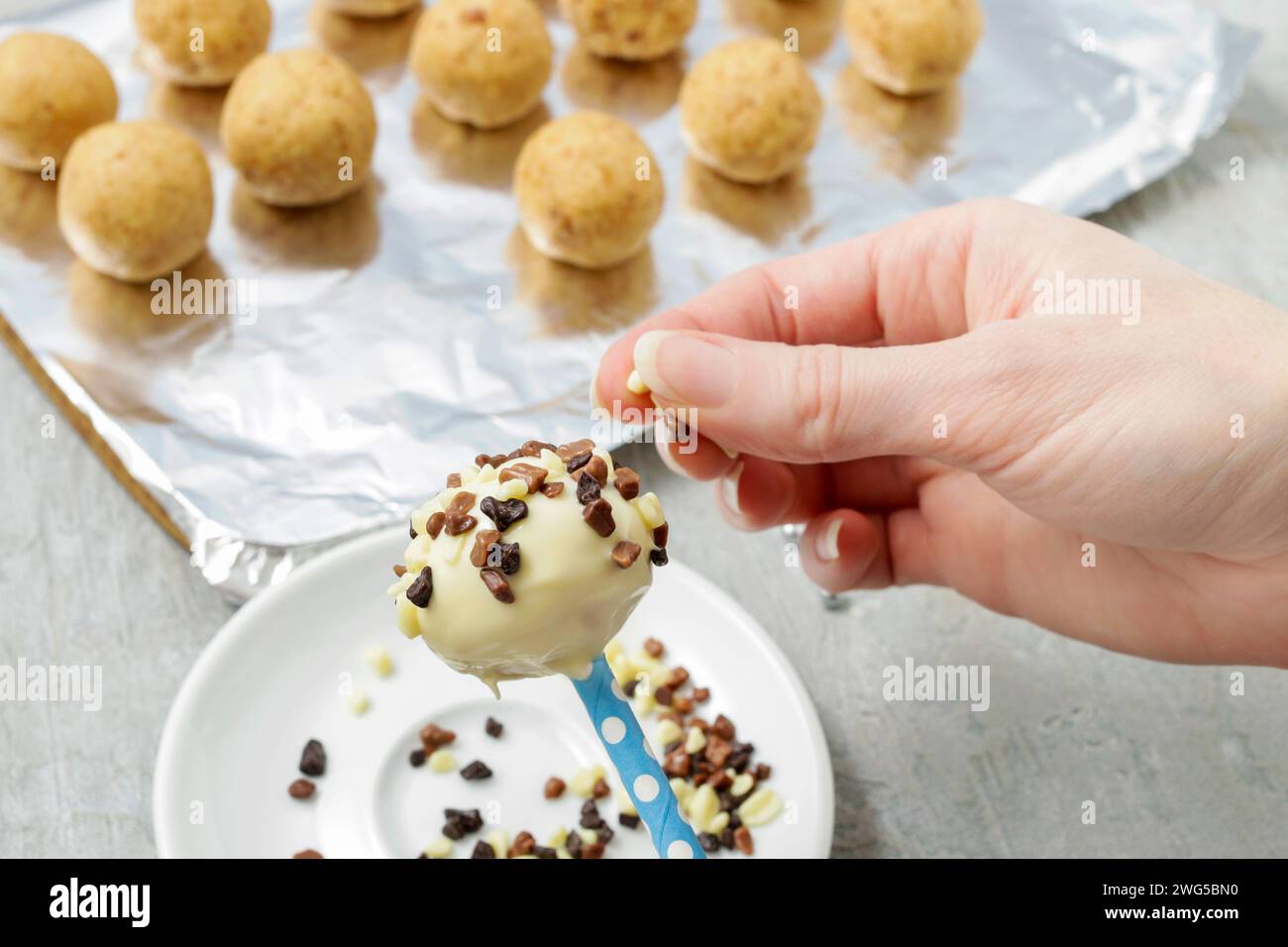 How to make cake pops. Step by step, tutorial Stock Photo - Alamy