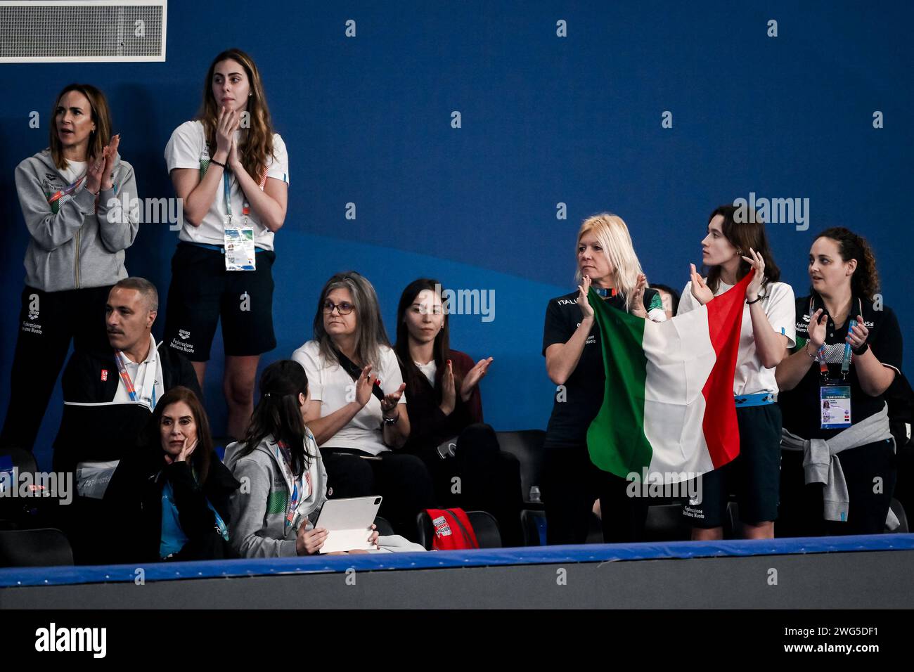 Team Italy supports in the artistic swimming Solo Tech Women Final ...