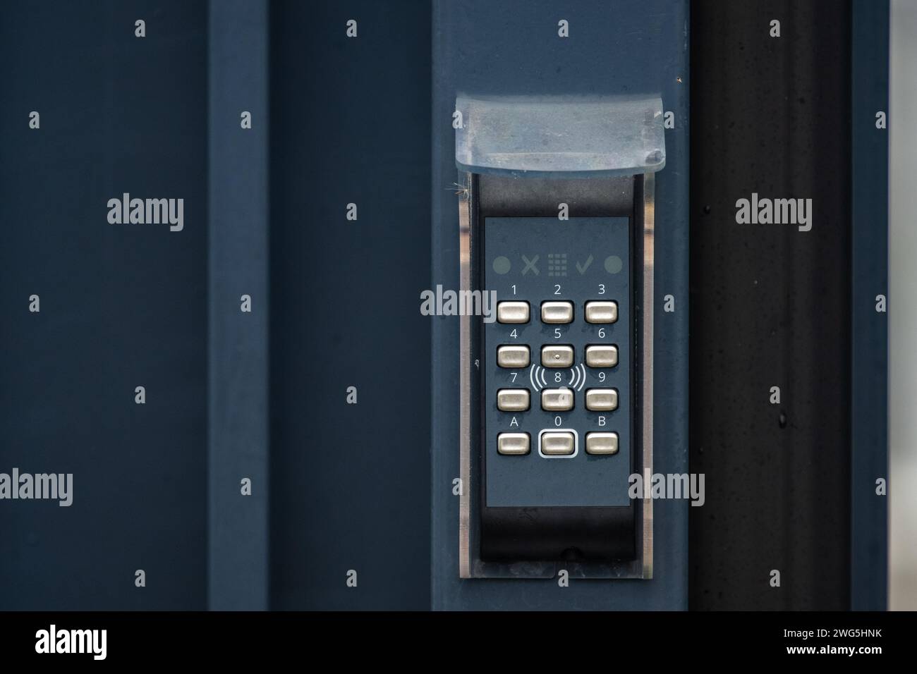 Keypad by an entrance door at a warehouse Stock Photo - Alamy