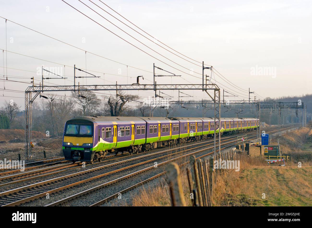 Electric multiple units hi-res stock photography and images - Alamy
