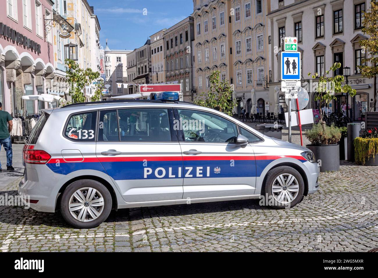 Polizeifahrzeuge hi-res stock photography and images - Alamy