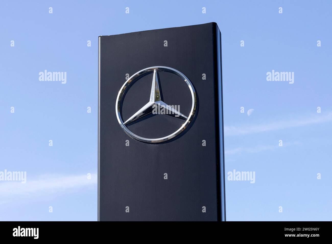 Mercedeslogos hi-res stock photography and images - Alamy
