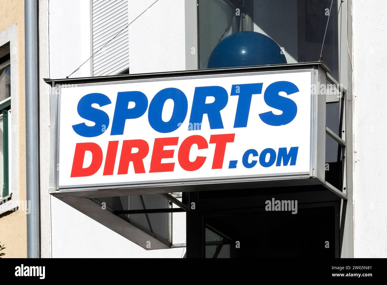 Sportsdirect logo hi-res stock photography and images - Alamy