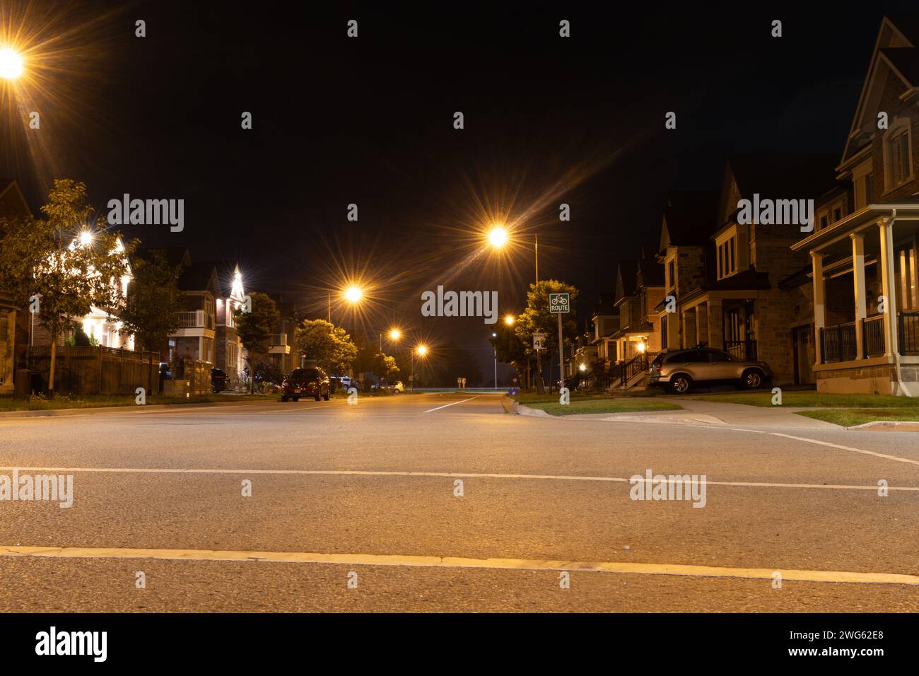 Suburban houses night hi-res stock photography and images - Alamy