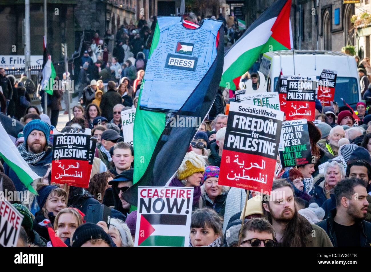 Edinburgh castle palestine march hi-res stock photography and images ...