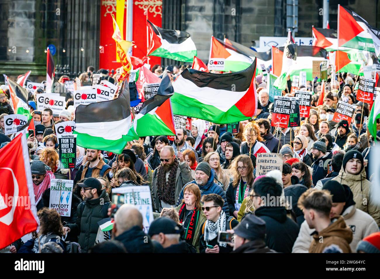 Edinburgh castle palestine march hi-res stock photography and images ...